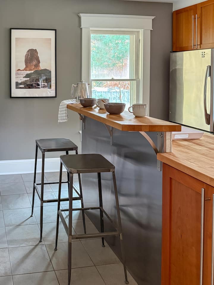 Sunny Flat In The Heart Of Historic Village - Princeton, NJ