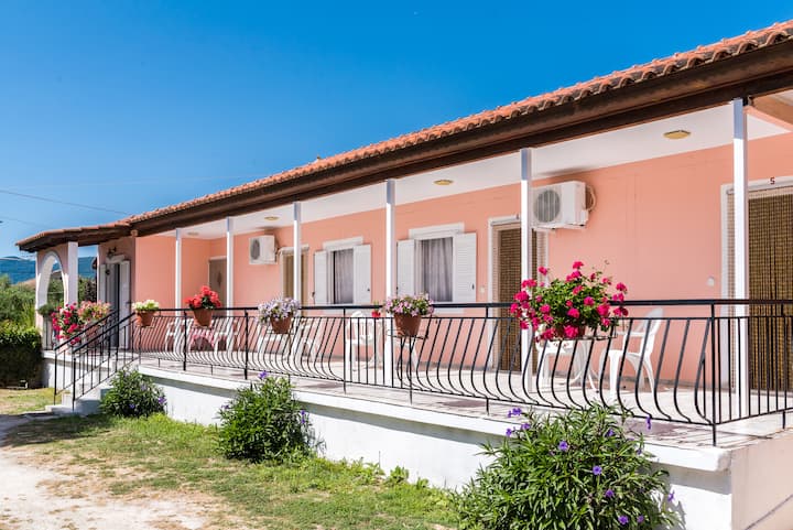 Roussa's Quad Apartment - Zakynthos