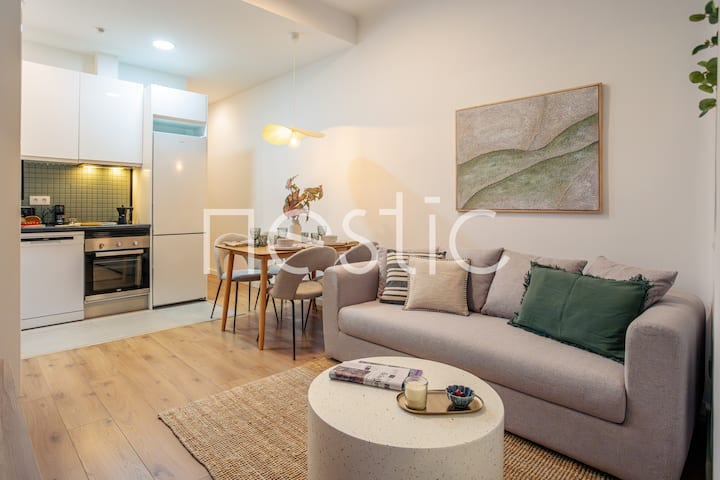 3 Bedroom Apartment + Office In Chamberí - Madrid