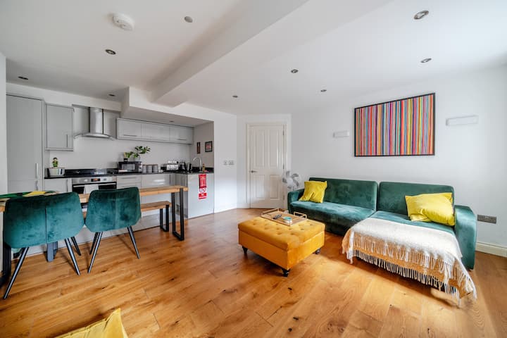 Lace Market - 1-bed Apt - Sleeps 3 - City Centre - 노팅엄