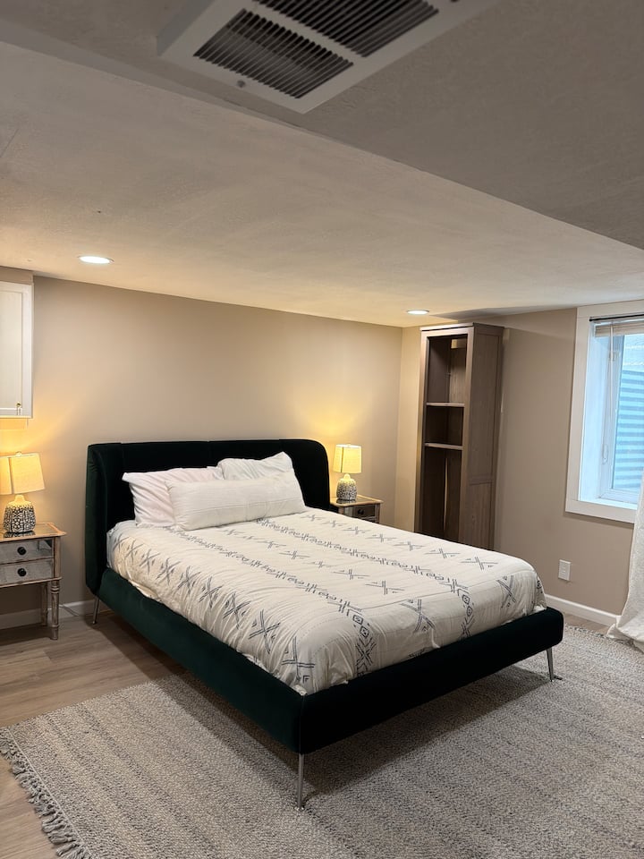 Basement Apartment Walkable To Blue Line Lightrail - Minneapolis, MN