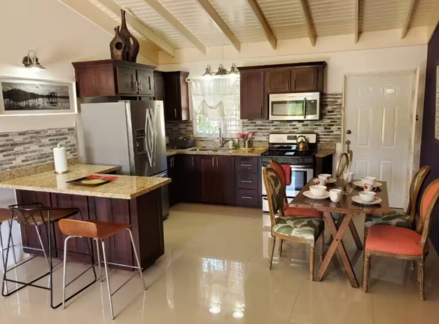 Villa de 3 dormitorios cerca de las cataratas del río Dunn con piscina ...