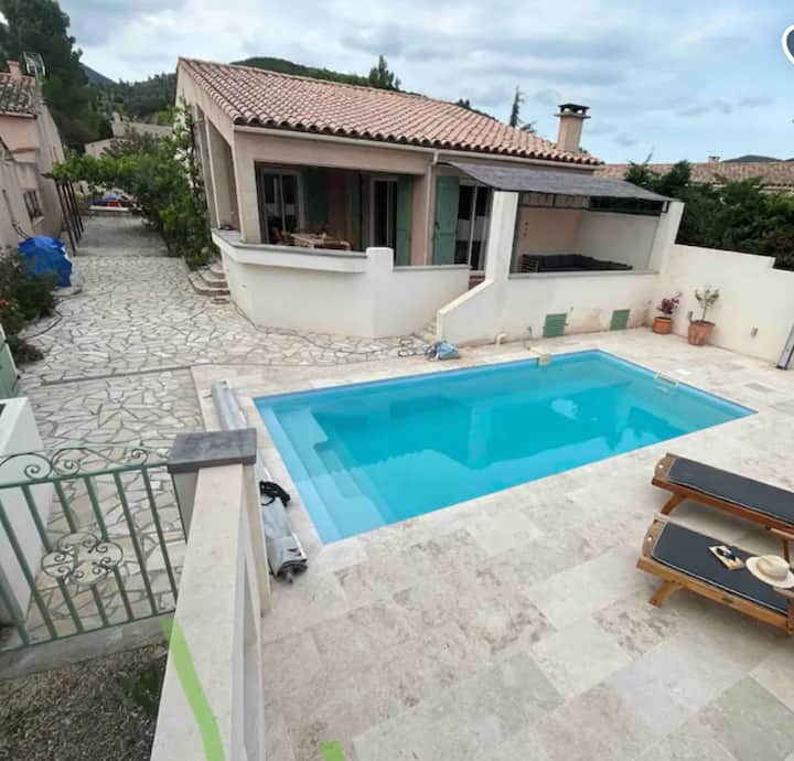 Hus 110m2 På Et Nivå. Eiendommen Er Inngjerdet - Tuchan