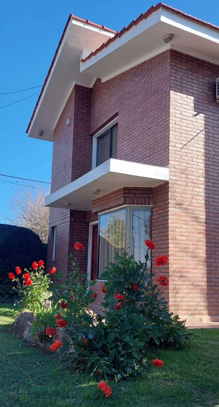 Tranquilo,
Comodo,
 Luminoso,
 Cerca Del Centro. - Villa Carlos Paz