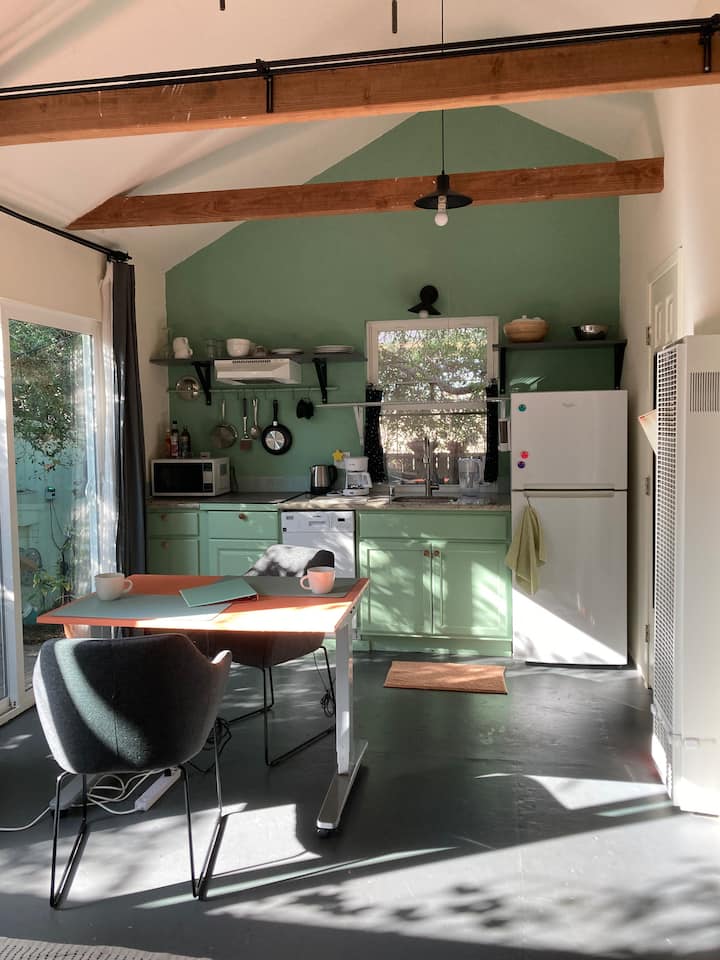 Light & Airy Studio - El Cerrito, CA