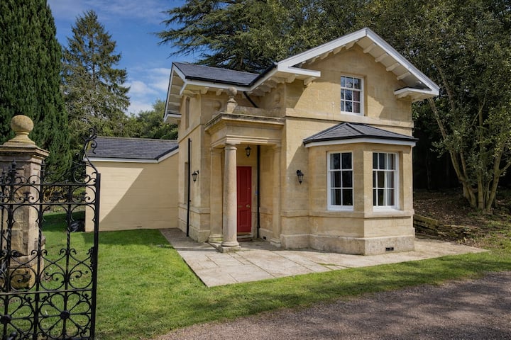 Cosy Country Cottage On A Private Cotswold Estate - Castle Combe