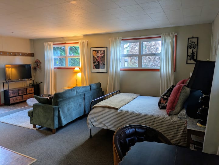 Queen Studio,
Comfortable Cozy Chic - Portland, OR