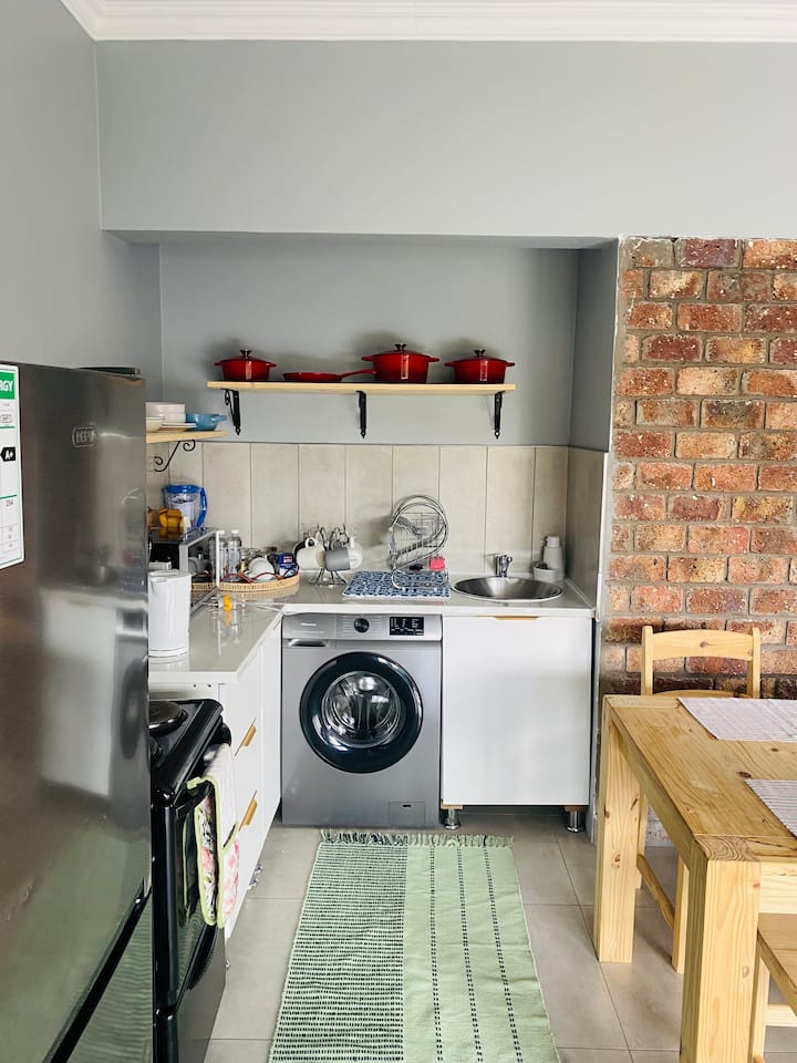 A Luxurious And Spacious Studio Apartment - Lesotho