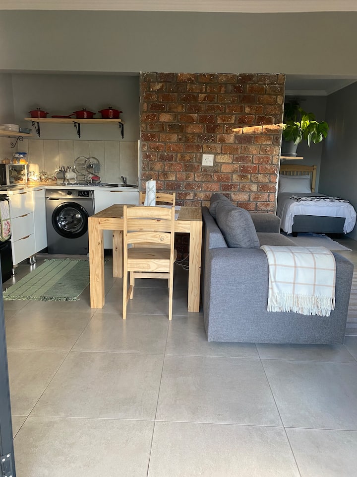 A Luxurious And Spacious Studio Apartment - Maseru