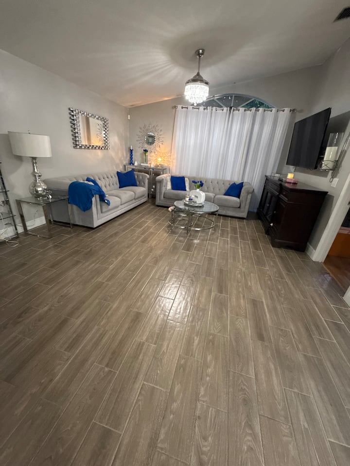 Amazing Lakeview 3bd West And Near Shopping/dining - Royal Palm Beach, FL