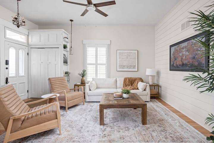 Beerbower Cottage 
Historic Comfort
A+location - Indianapolis