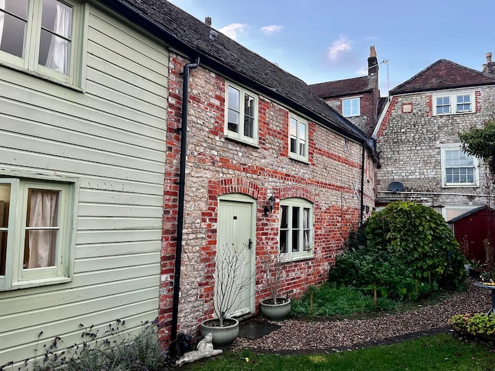 Charming Grade 2 Cottage W/ Garden In Warminster - Warminster