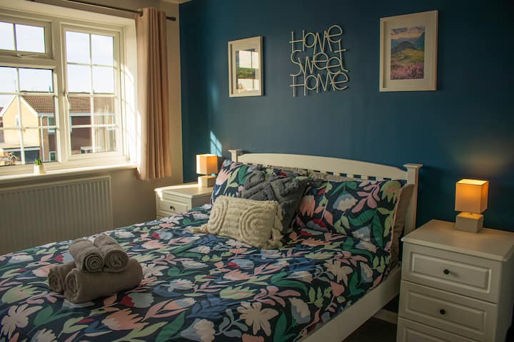 Modern & Stylish 3 Bed Home Stafford - Stafford