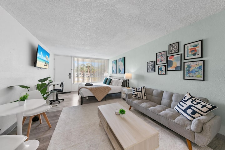 Relaxing King Studio | 5 Min From Zoo & Downtown - Jacksonville