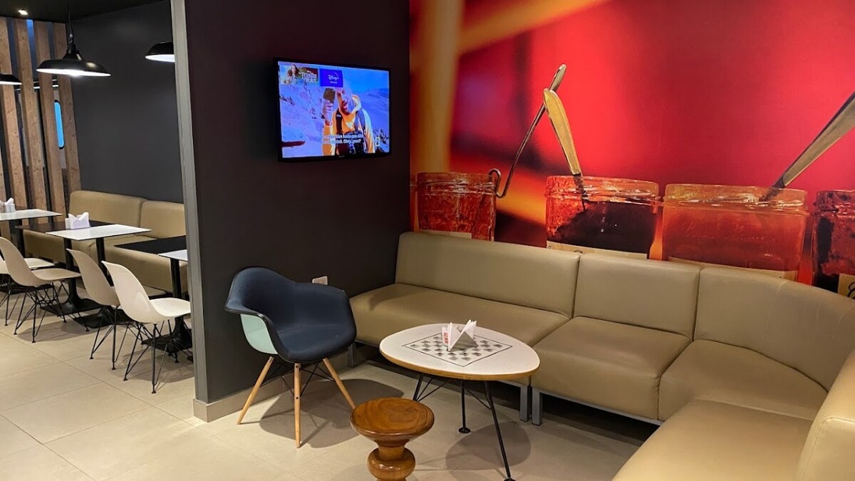 Ibis Hotel Double Room - Airbnb