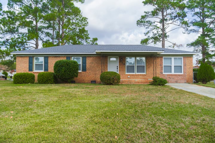 Cozy Home Near Ft Bragg | 3br 2ba | Sleeps 10 - Fayetteville