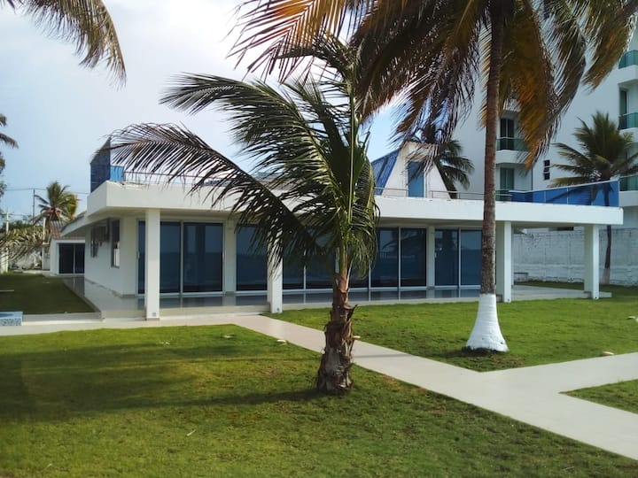 Beautiful Cozy Cabin Beachfront, Family Vacay - Covenas