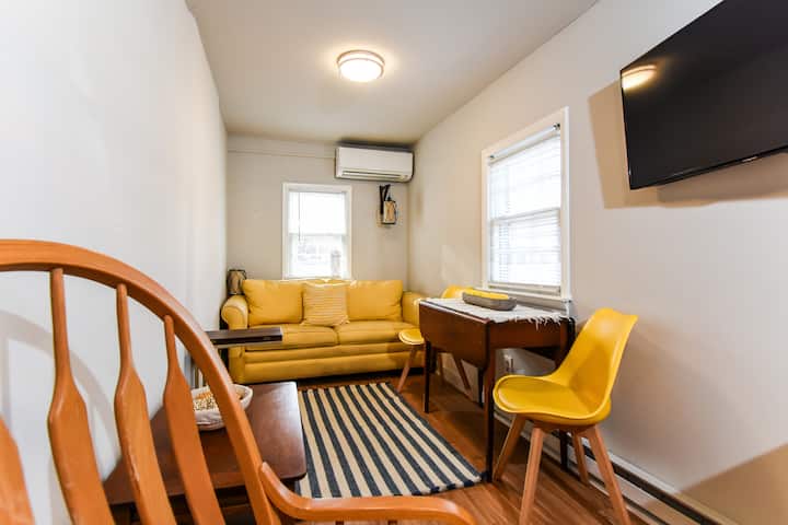 Mellow Yellow & Cozy! - Greensboro, NC