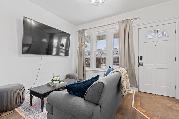 Spacious 4br| 2bath | Little Italy | Casino | Bbq - Windsor, ON, Canada