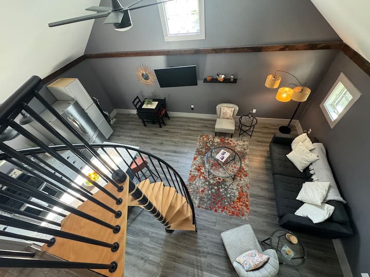Modern Converted Barn Apartment - Concord, NH