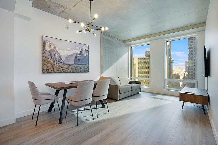 Sky-high Lux 2110: Prime Location/gym/pool Access - Brossard