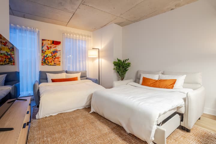 Boutique Escape In Old Montreal | Parking Included - Brossard