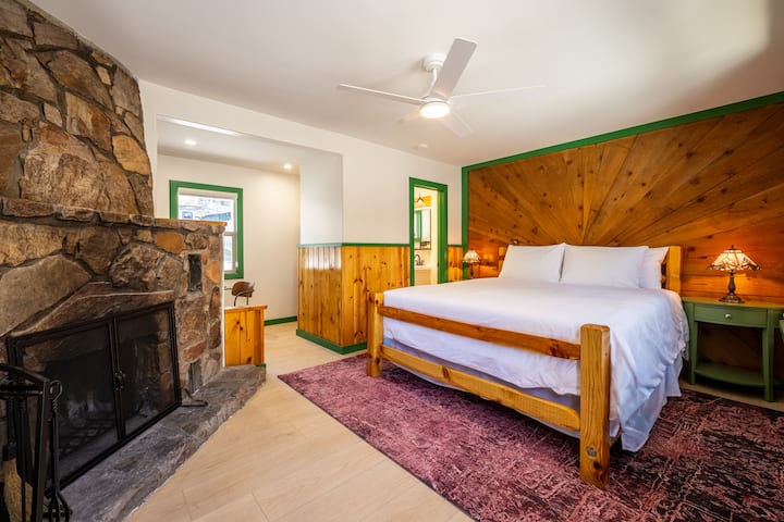 Couple's King Cabin | Big Bear Lake + Wifi - Big Bear Lake, CA