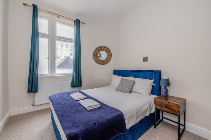 Sea View Morden 3 Bedroom Flat - Hove