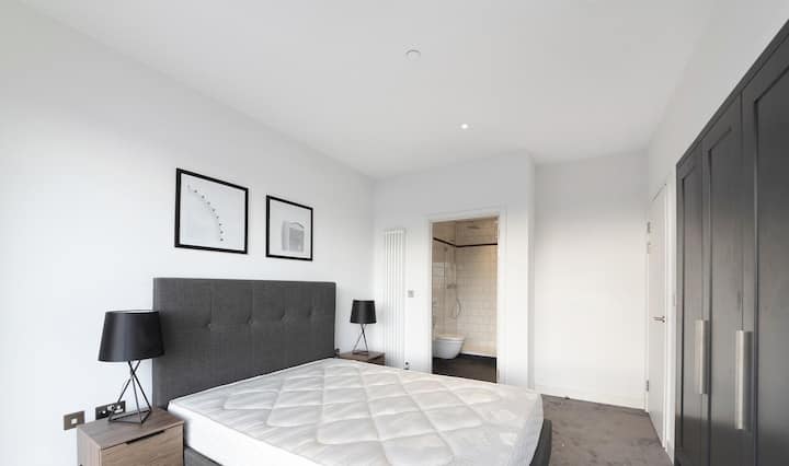 Spacious 2 Bedroom 2 Bathroom Large Apartment. - Greenwich