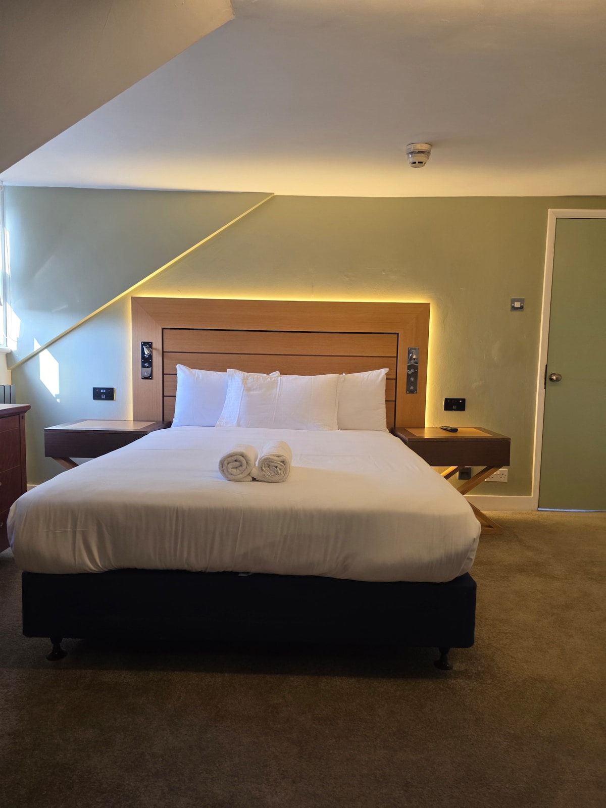 Estudio Attick en Voctorian House. - Departamentos en renta en Ewell ...