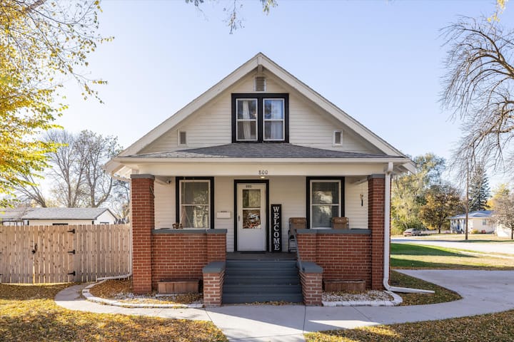Millie's Cozy Parkside Home - Norfolk, NE