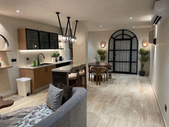 Luxury 1 Bed Tropical Penthouse - Ghana