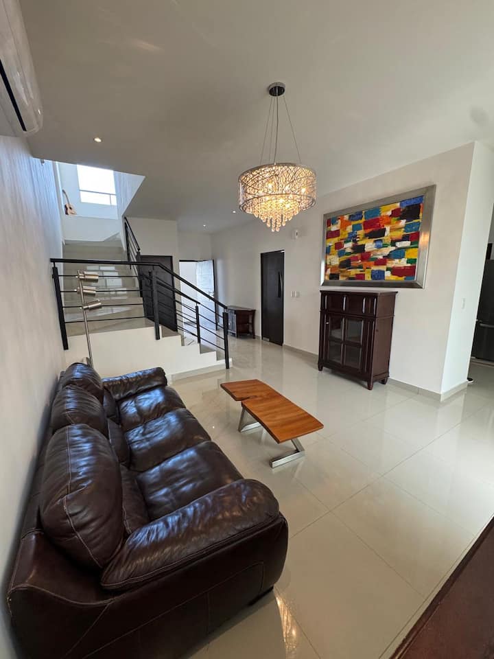 Casa Amplia Y Segura En Fracc. Con Amenidades - Monterrey