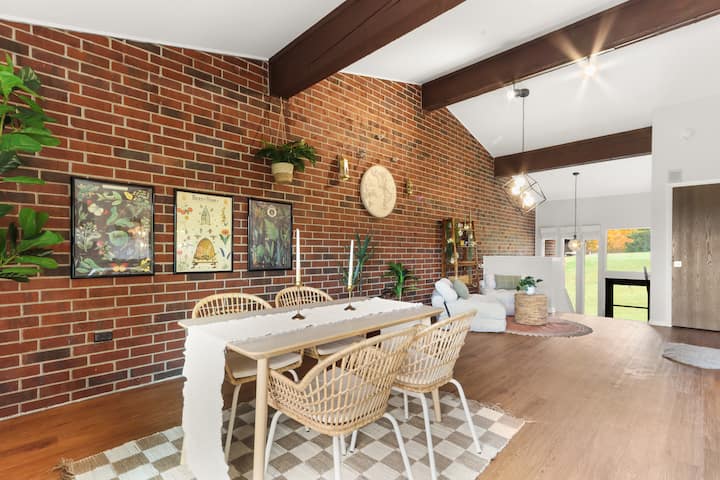 Sunset + Lake View Stylish Condo In Lake Geneva - Lake Geneva