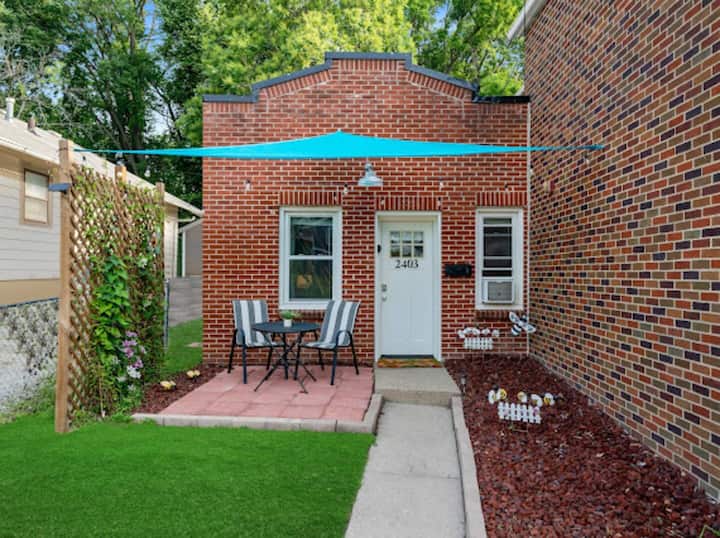 Charming Cottage, Walk To Shops & Dining - Des Moines