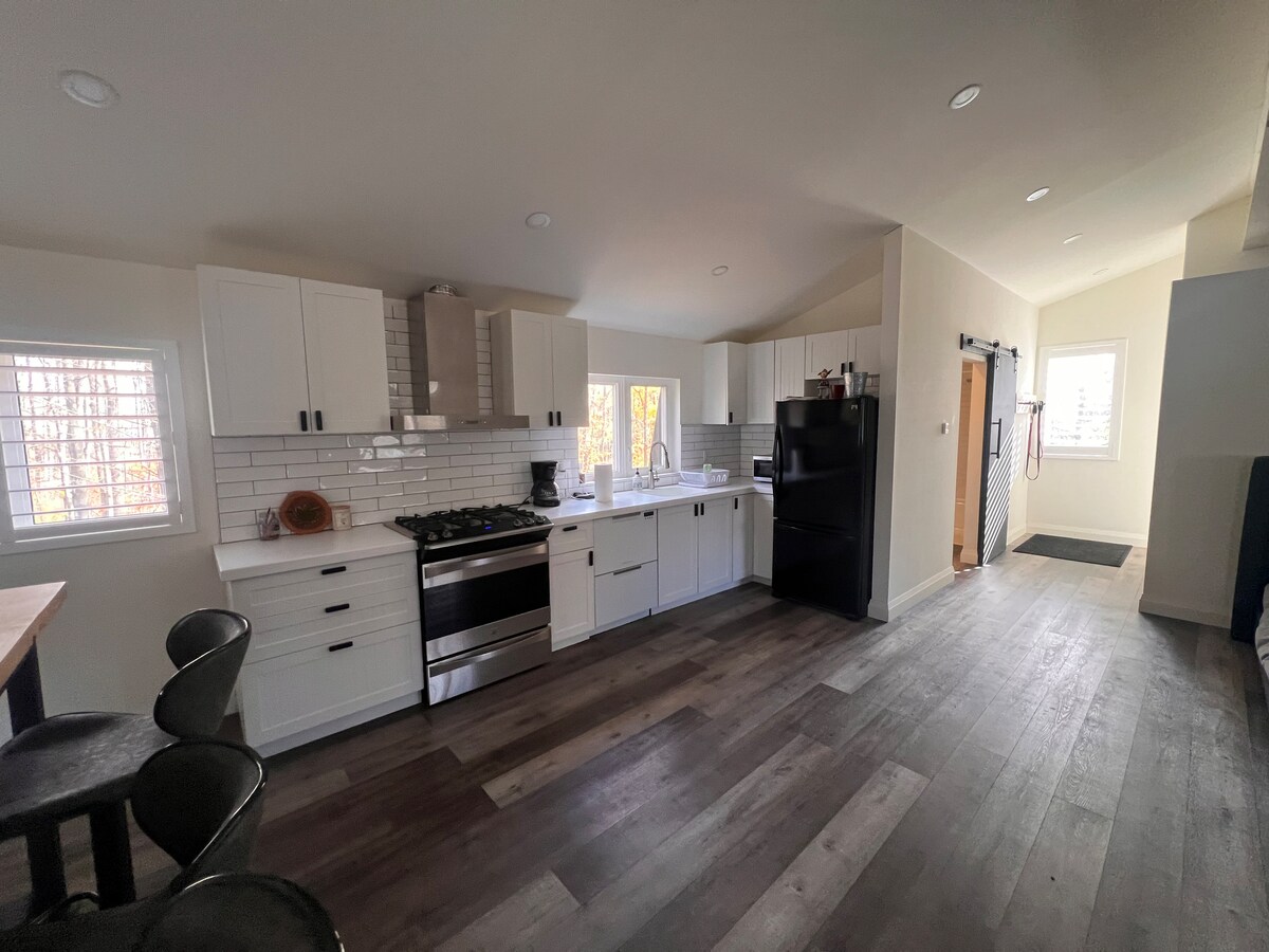 Private Loft Escape 5 mins Mt. St Louis ski hill - Guest houses for ...