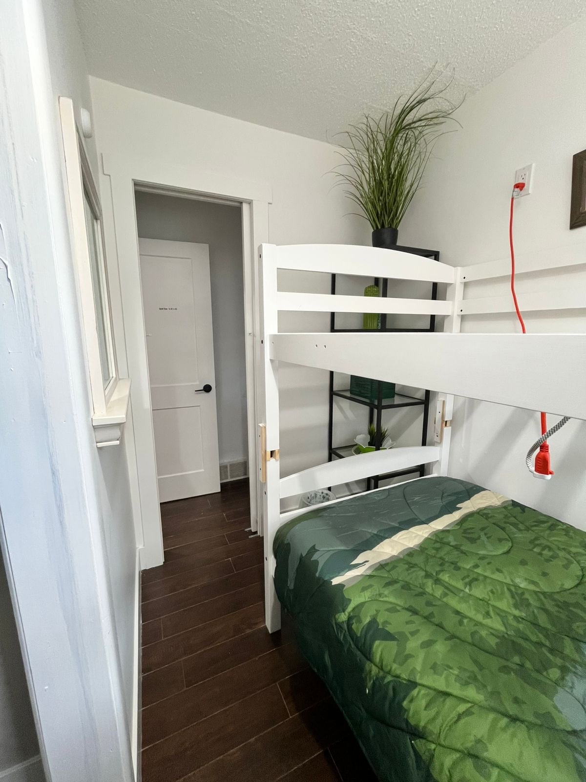 ¡Linda habitación pequeña! Casa con limpieza diaria y limpieza de fin ...