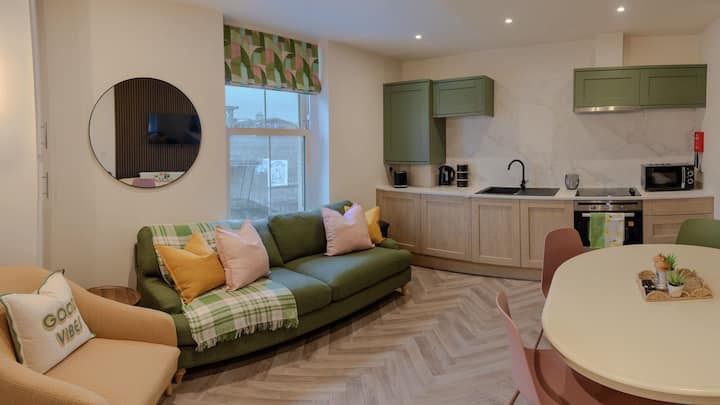 Modern 3br Flat Free Parking In Central Plymouth - Plymouth