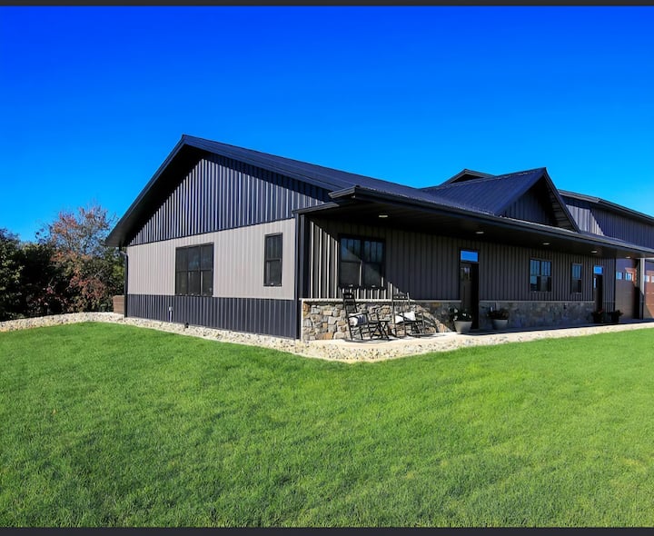 3 Bed 2 Bath Luxury Home With River View Private. - Crow River Winery, Hutchinson