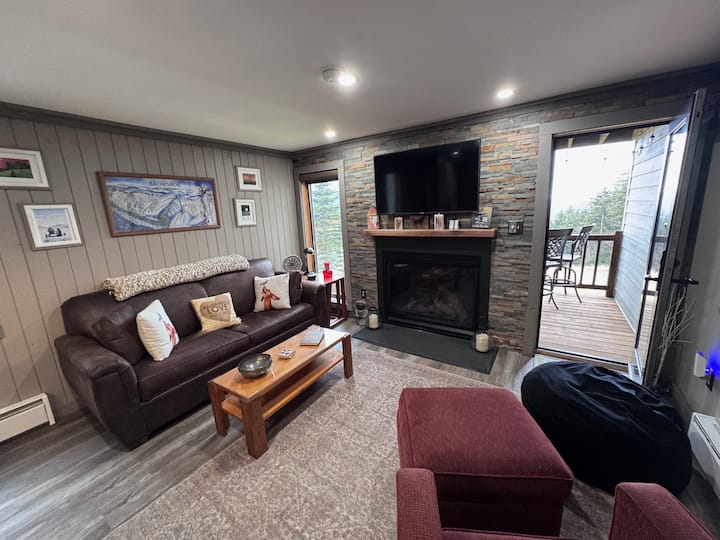 Cozy Condo W/ Mountain Views Ski Out Pet Friendly - スノーシュー, WV
