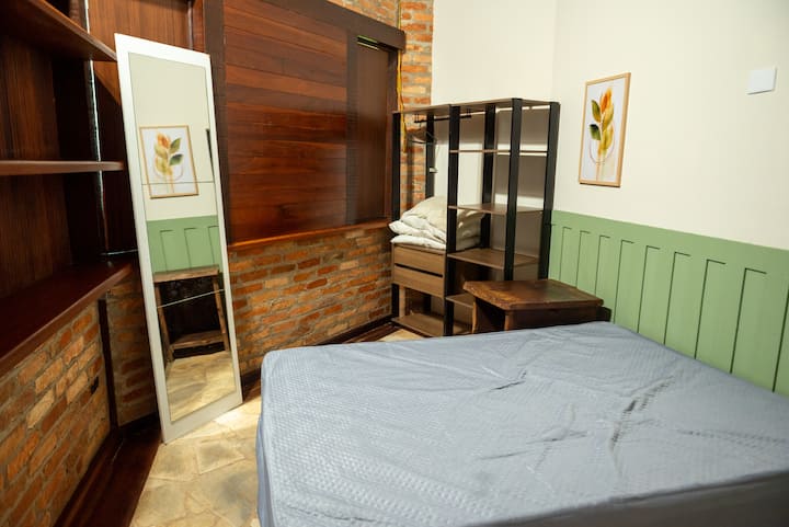 Quarto De Corredor - Banheiro Fora Do Quarto - São Roque