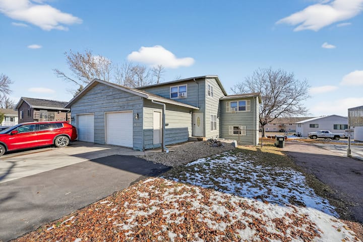 3br Home Near Sanford Medical · Off-street Parking - Sioux Falls, SD