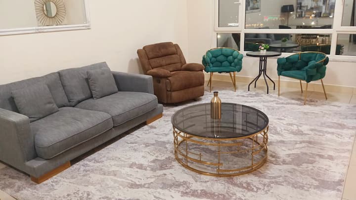 Royal Luxury 3br Family Apartment With Garden View - Sharjah
