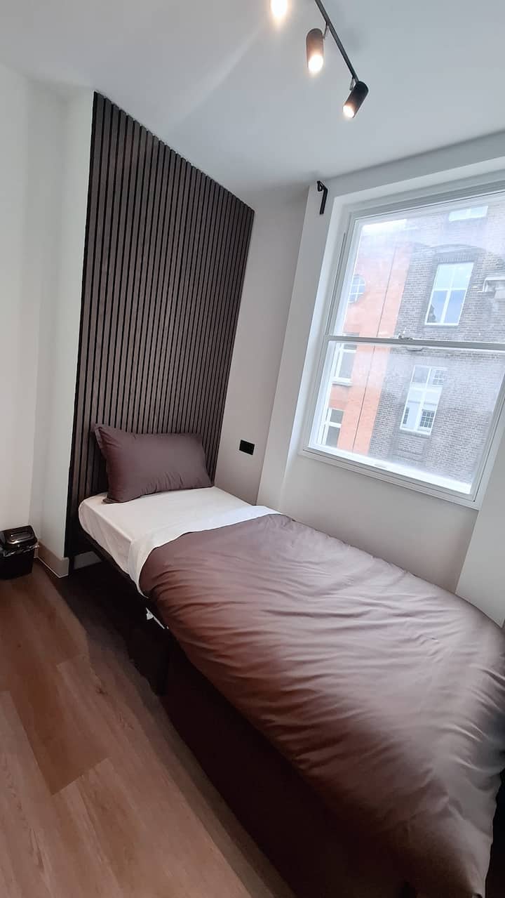 London Grand –Single Room #4 In The Heart Of Soho - London
