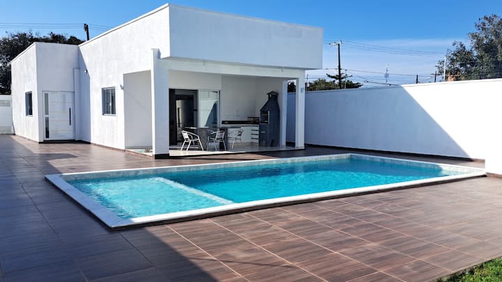 Casa Nova Espaçosa,  Bela Piscina  Perto Da Praia - Peruíbe