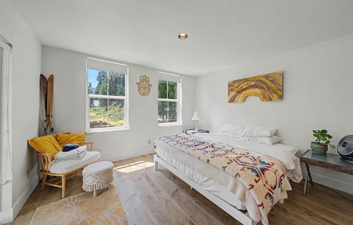 Lost Sierra Retreat Room With King Bed - Graeagle, CA