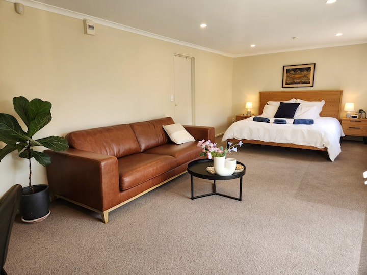 Spacious Garden Studio In Avondale - Auckland