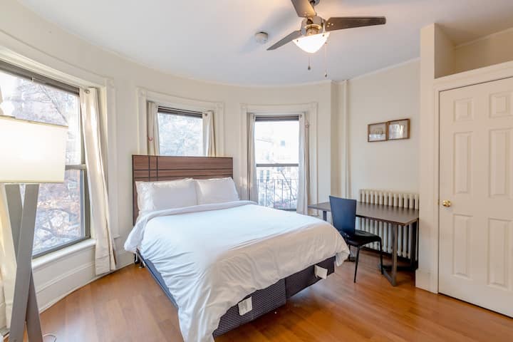 Free Parking 2 Bed Steps From Bu | Peapod Rentals - Boston, MA