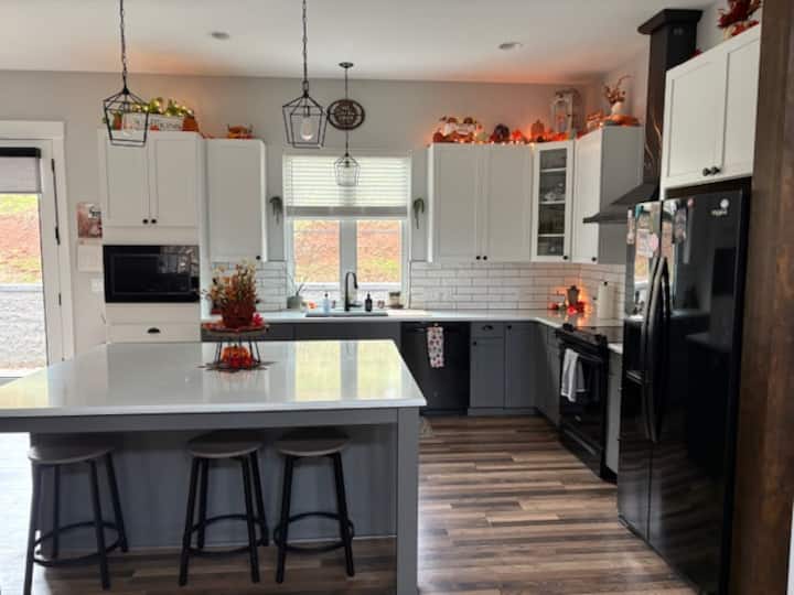 Country Setting, Close To Town. - Salem, OR