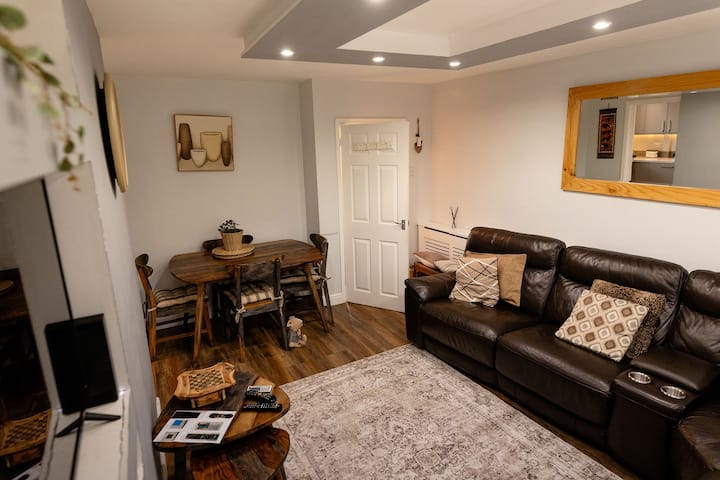 3-bed Near Airport & Peak District. Free Parking - Altrincham